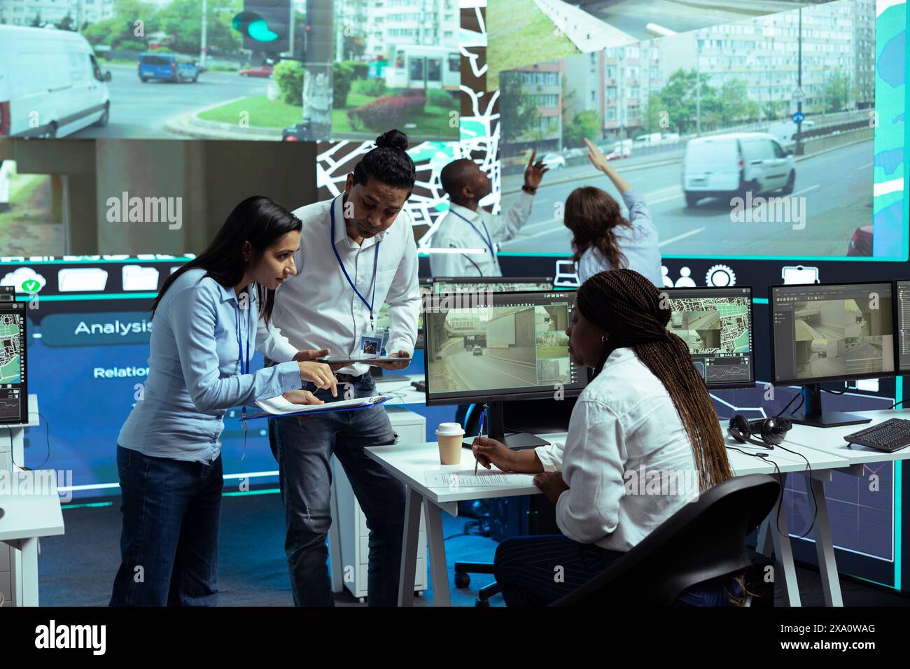 Team global express hi-res stock photography and images - Alamy