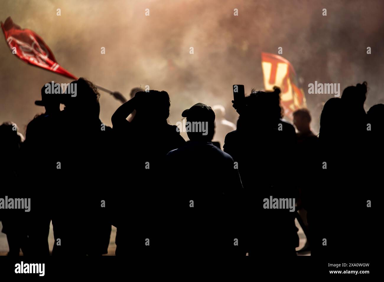 Protesters using smoke bombs hi-res stock photography and images - Alamy