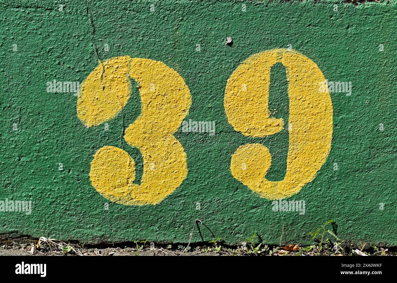 Stenciled yellow hi-res stock photography and images - Alamy