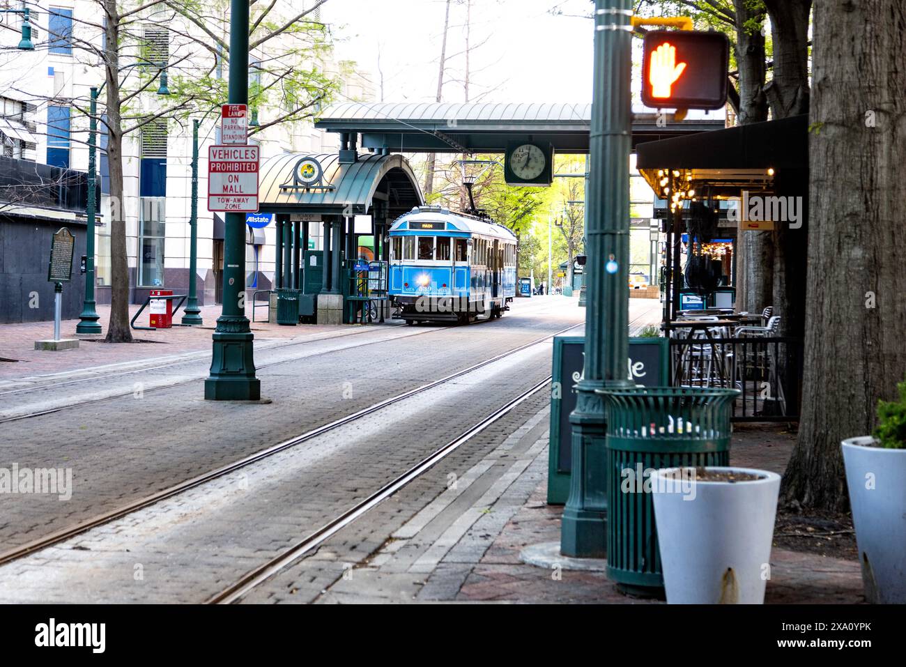 The vibrant Beale Street scene in Memphis, Tennessee Stock Photo - Alamy