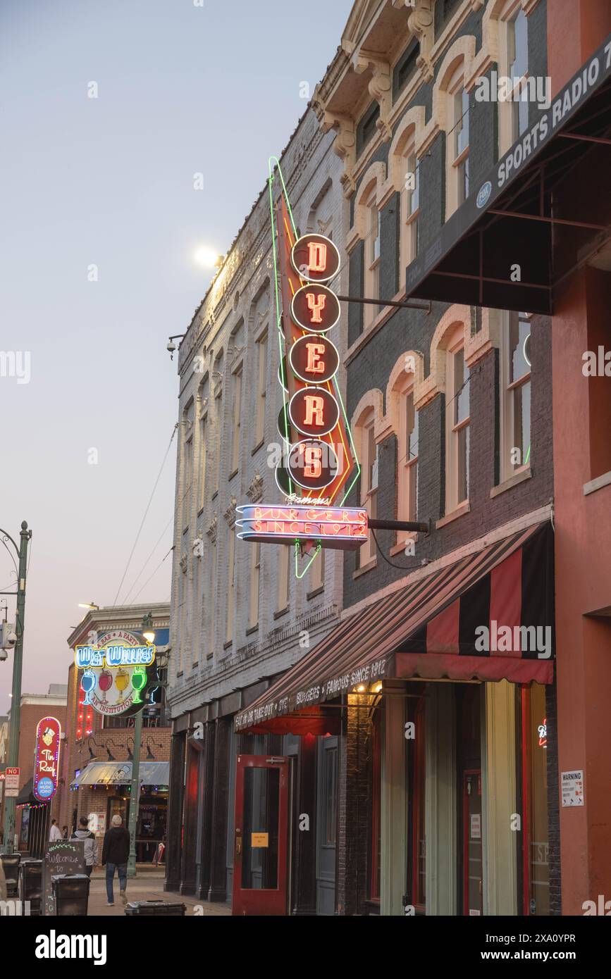 The vibrant Beale Street scene in Memphis, Tennessee Stock Photo - Alamy