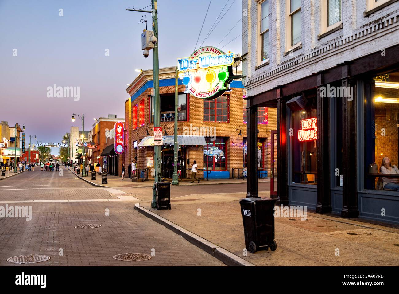 The vibrant Beale Street scene in Memphis, Tennessee Stock Photo - Alamy