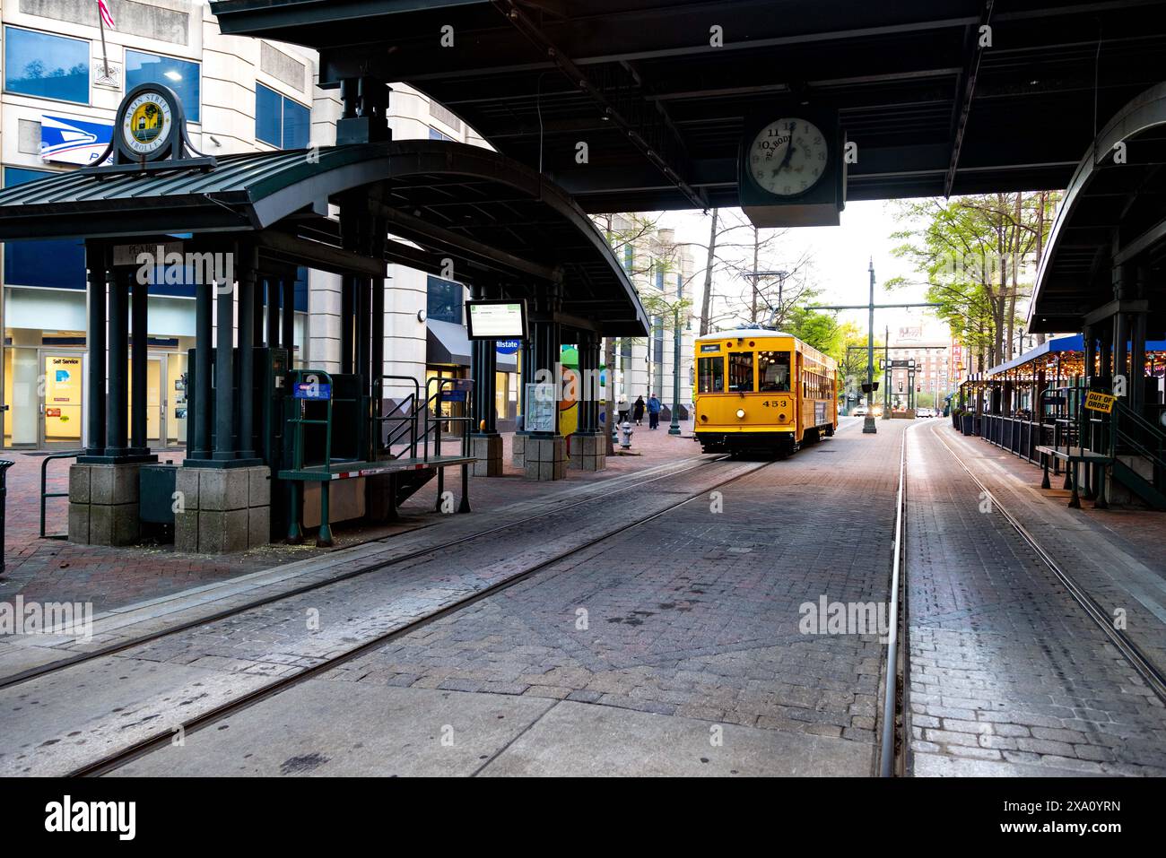 The vibrant Beale Street scene in Memphis, Tennessee Stock Photo - Alamy