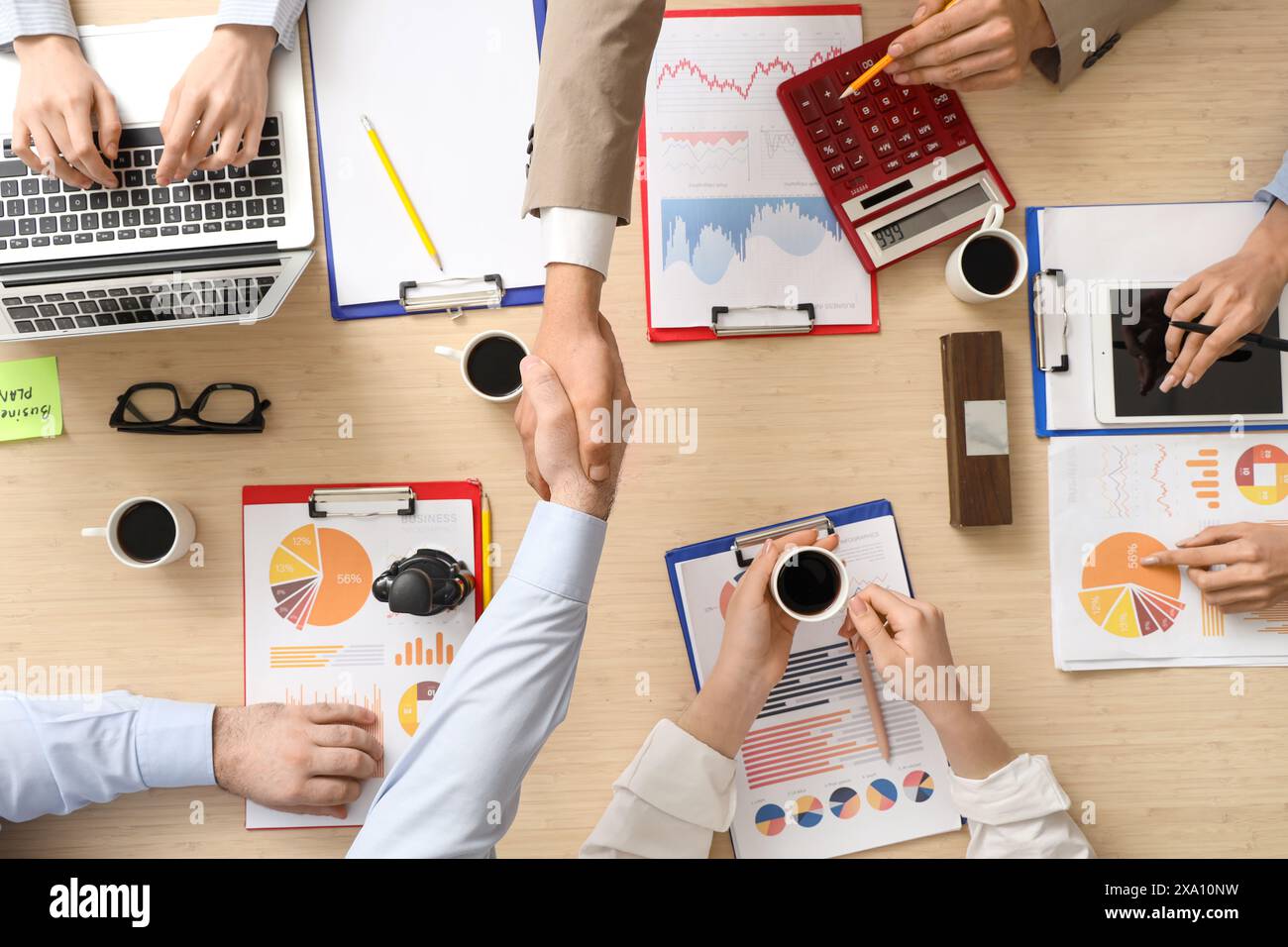 Shaking sheets hi-res stock photography and images - Alamy