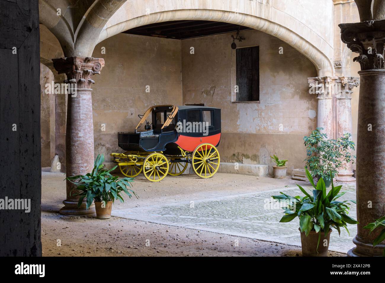 Vintage carriage in inner courtyard arches Stock Photo - Alamy