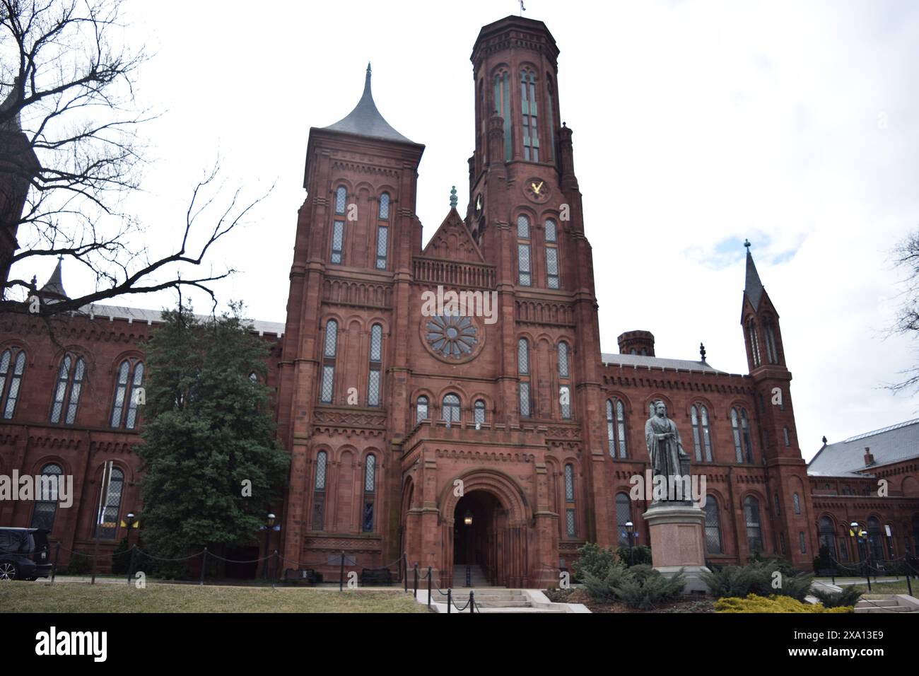 The iconic Smithsonian Castle, a historic landmark in Washington Stock ...