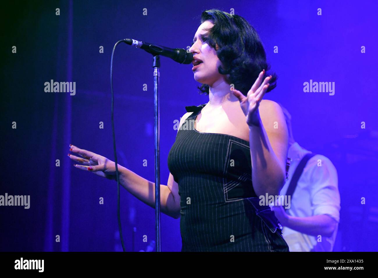 British singer Raye, performing live in Buenos Aires Stock Photo - Alamy