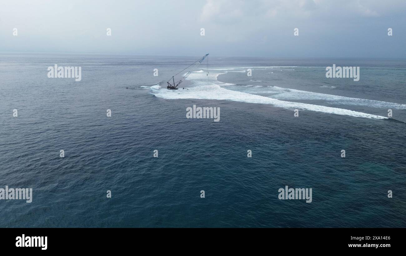 Sunken barge hi-res stock photography and images - Alamy