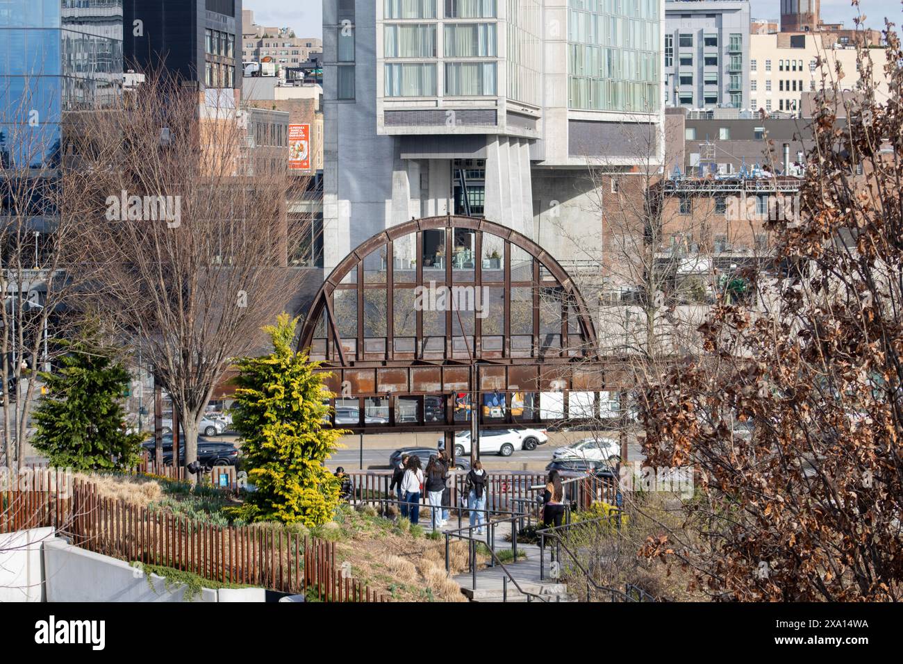 Cars below bridge hi-res stock photography and images - Alamy