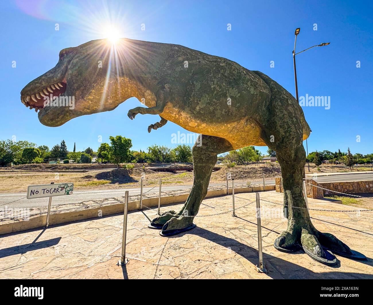 Tiranosaurio rex Dinosaurio, A Tyrannosaurus rex dinosaur sculpture in ...