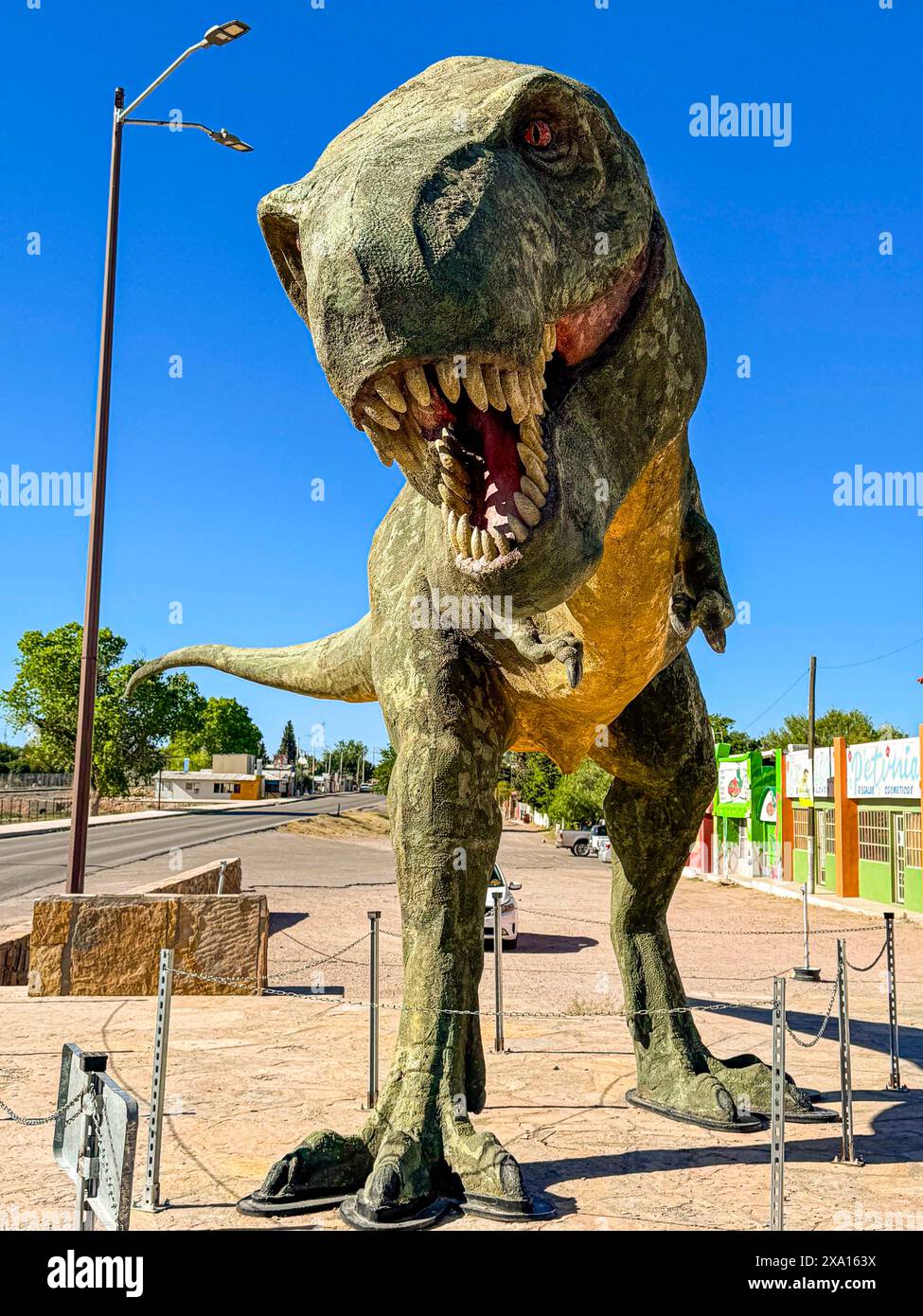 Tiranosaurio rex Dinosaurio, A Tyrannosaurus rex dinosaur sculpture in ...