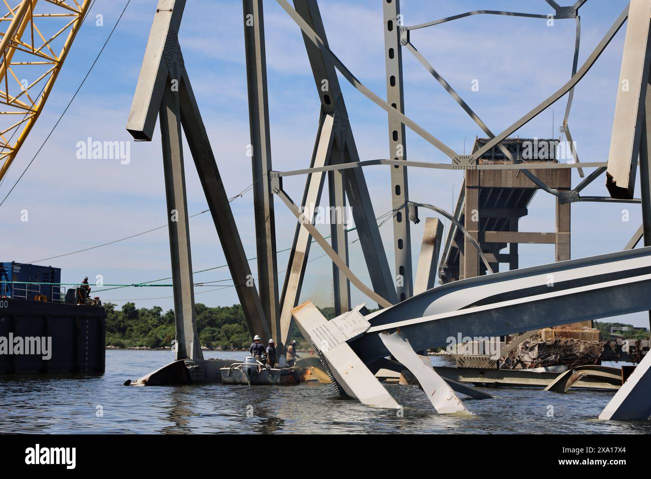 Dundalk, United States of America. 01 June, 2024. Salvage crews use ...