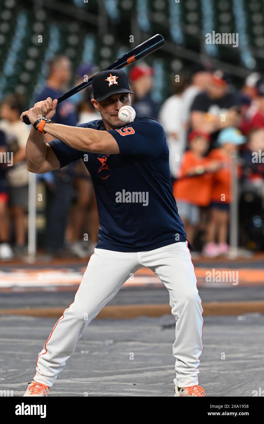 Houston Astros manager Joe Espada (19) hits infield practice before the ...
