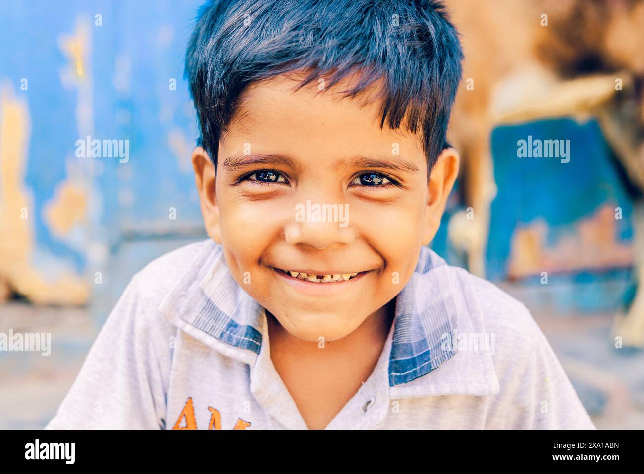 Young boy smiling at camera india hi-res stock photography and images ...
