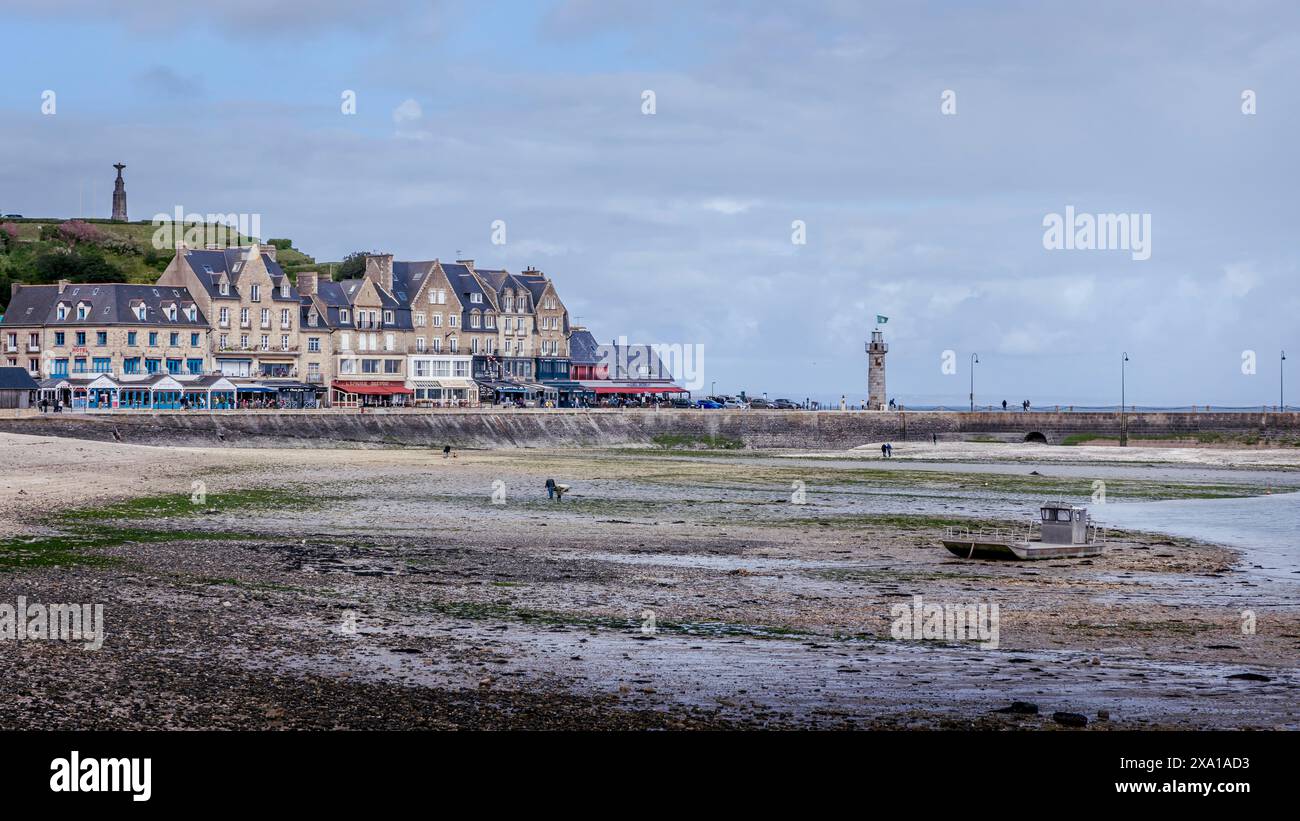 Cancale port hi-res stock photography and images - Alamy