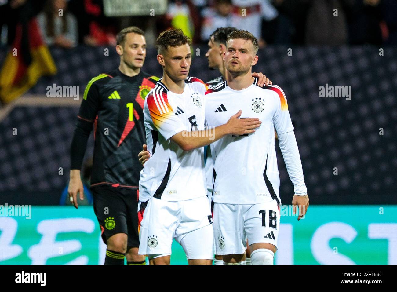 Joshua Kimmich (Deutschland , #06) und Maximilian Mittelstaedt ...