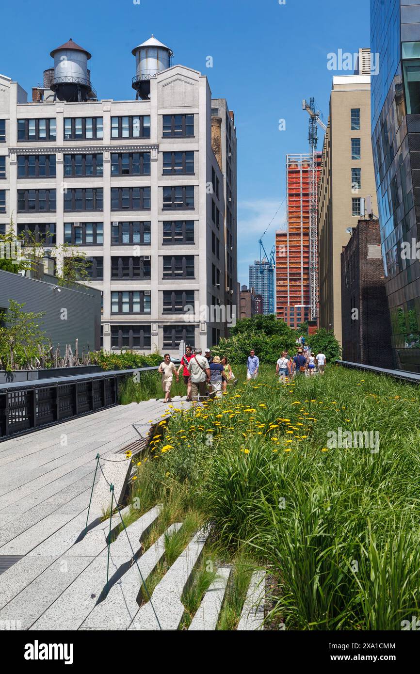 A walkway of the linear elevated Highline park, west side, Manhattan ...
