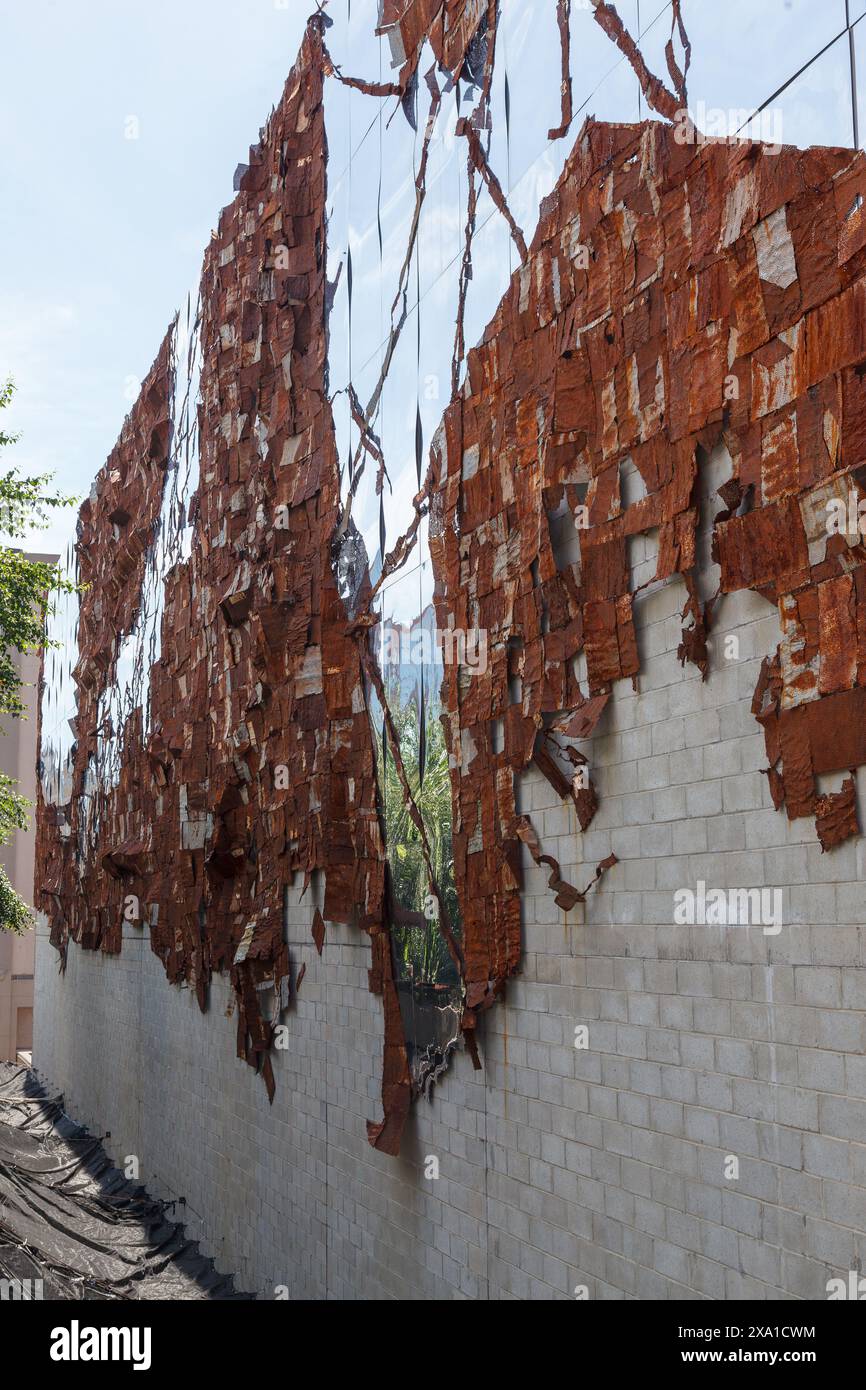An artwork on a wall of the Highline linear elevated park in Manhattan ...