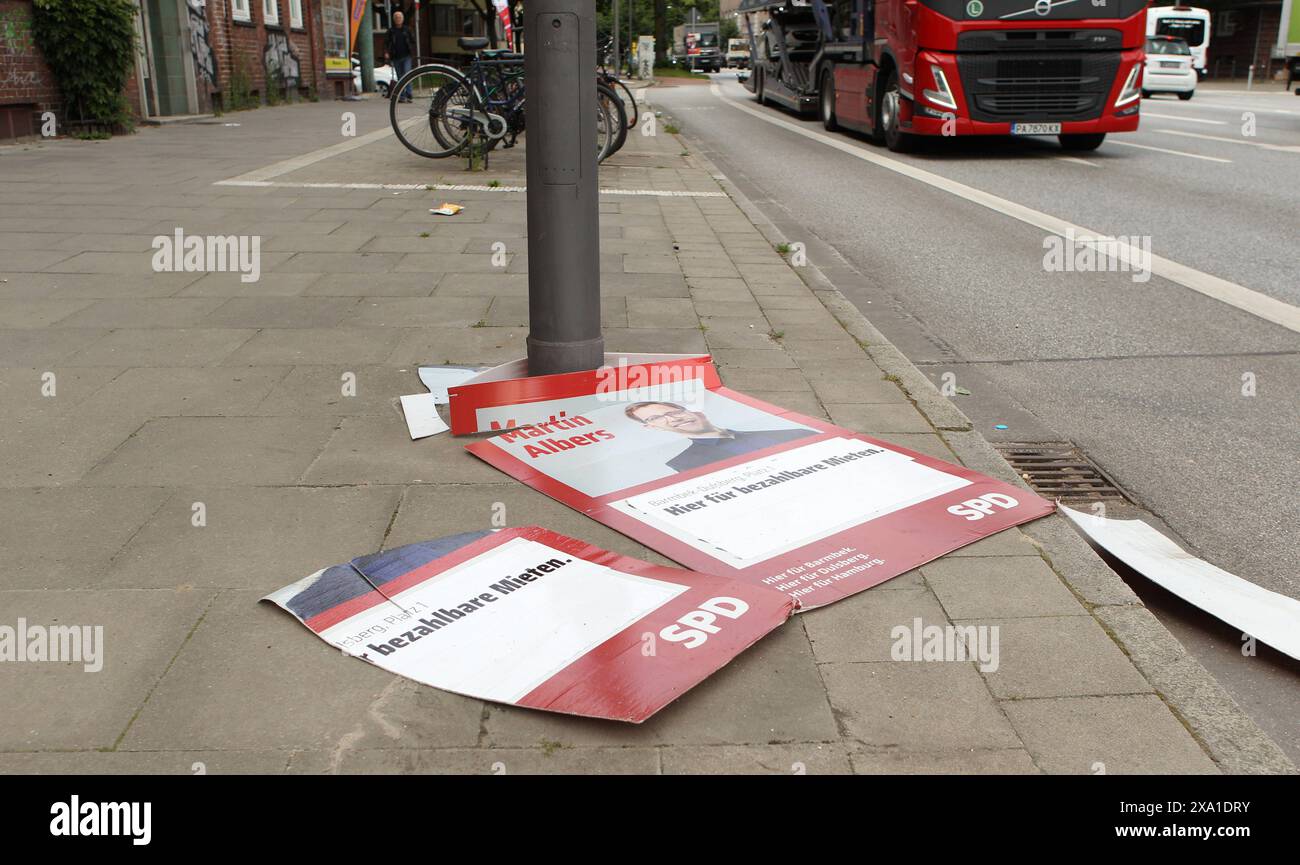 Wahlplakate der Partei SPD mit dem Konterfei des Lokalpolitikers Martin ...