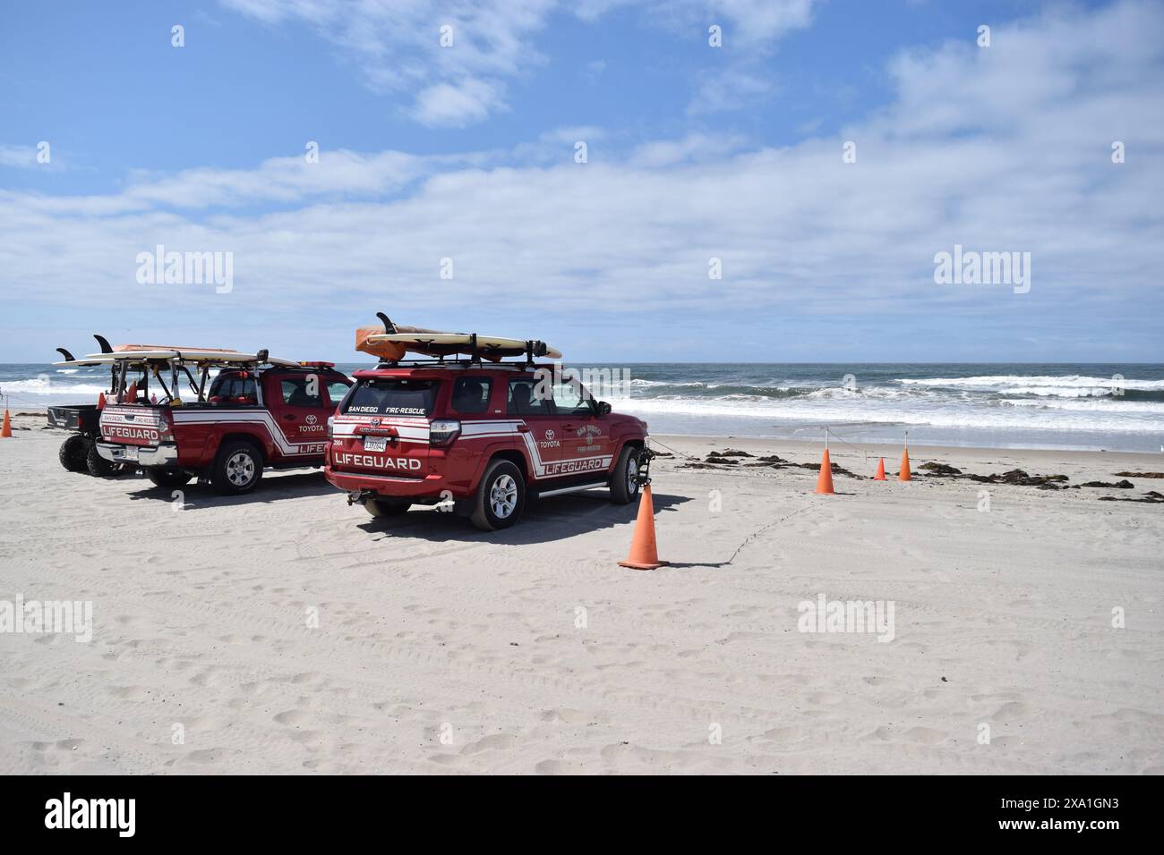 Orange trucks hi-res stock photography and images - Alamy