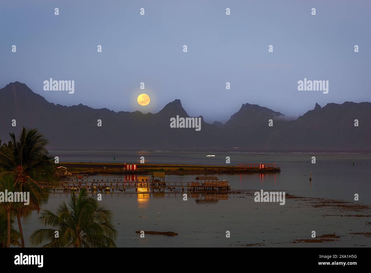 Moonlit horizon hi-res stock photography and images - Alamy