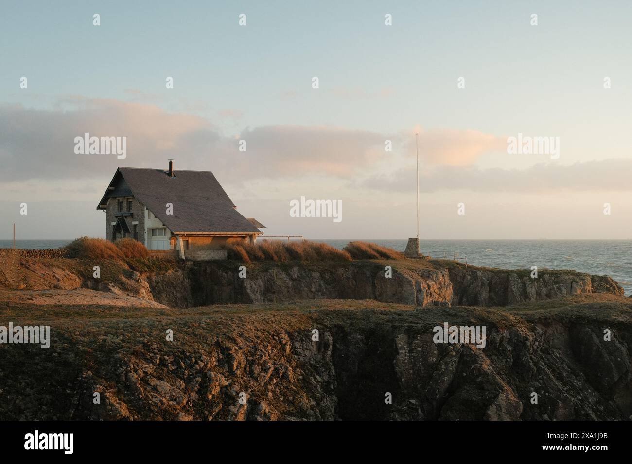 Cliffside architecture hi-res stock photography and images - Alamy