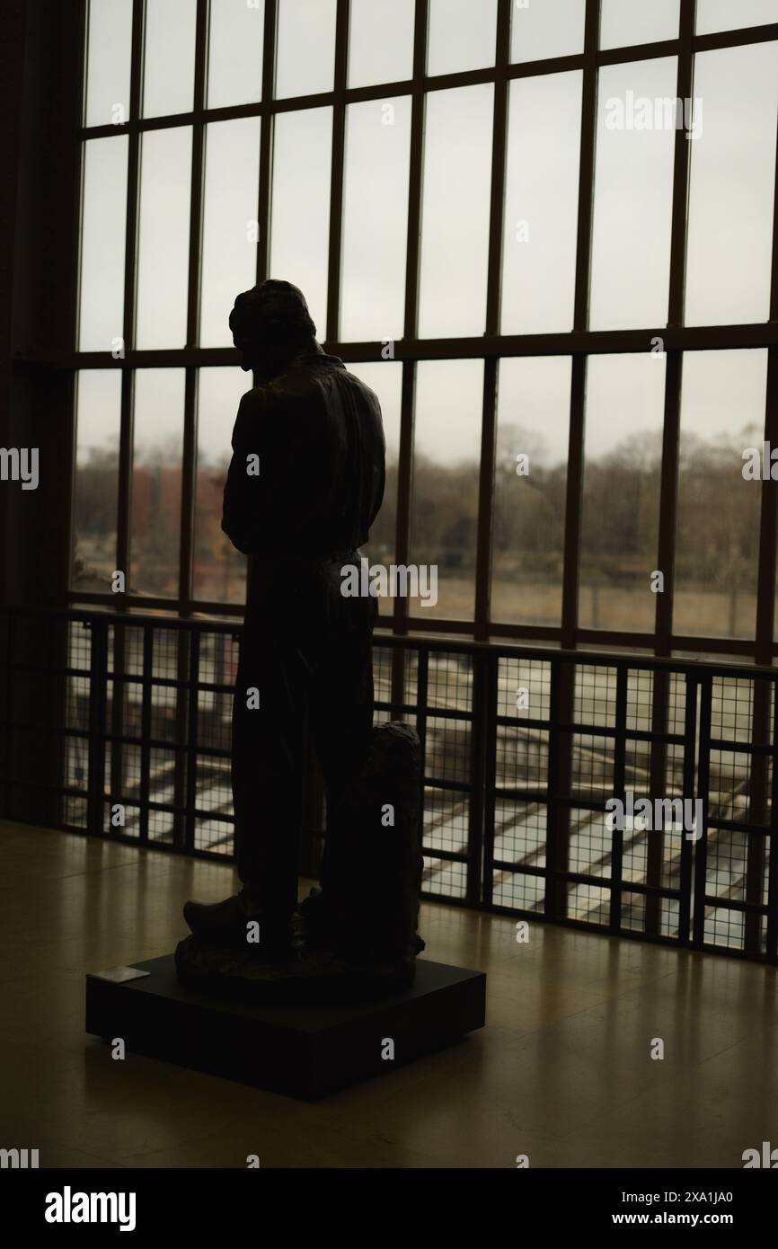 Stylish statue hi-res stock photography and images - Alamy