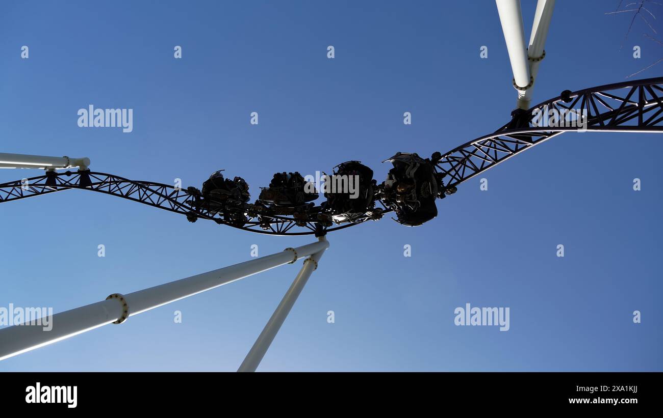 Young people have fun on "The Ride to Happiness" extreme spinning ...