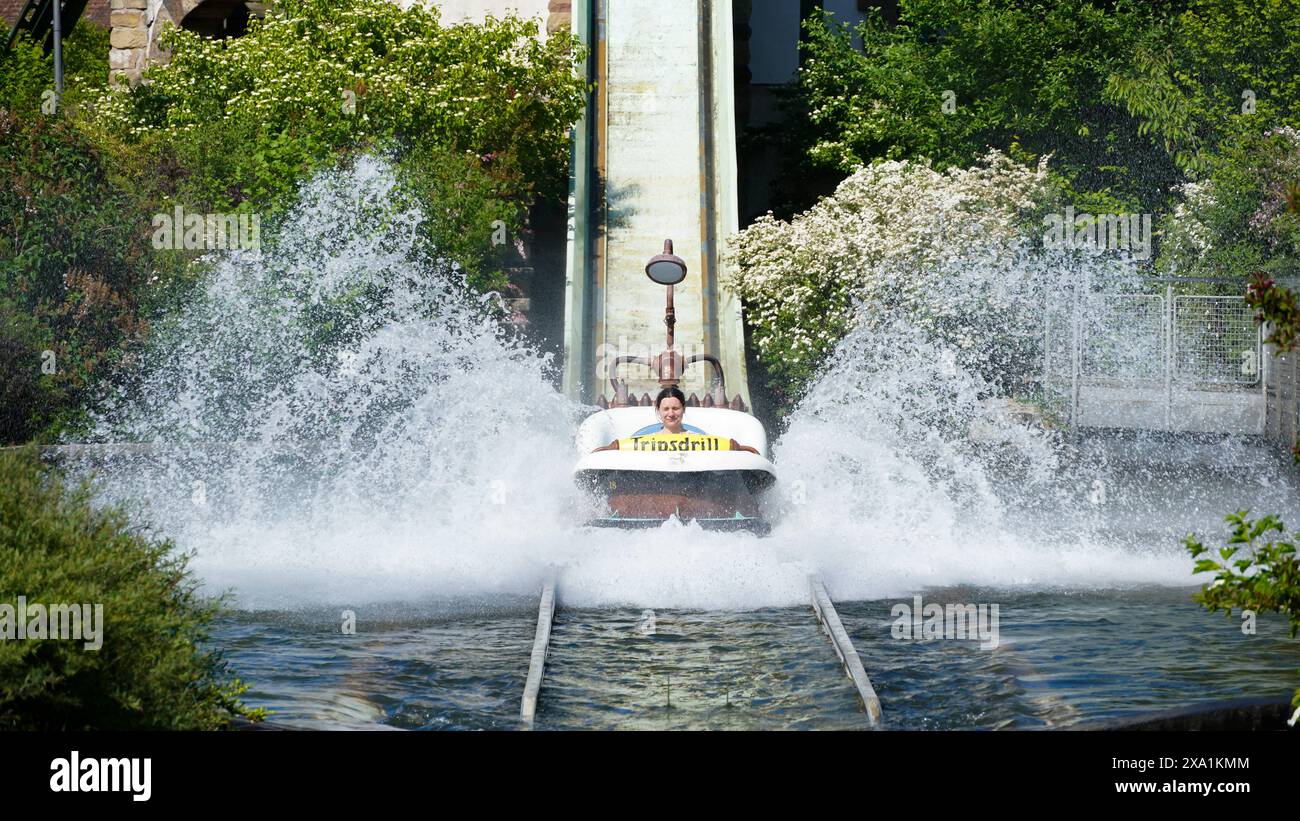 Young People have fun on the "Badewannenfahrt zum Jungbrunnen" water ...