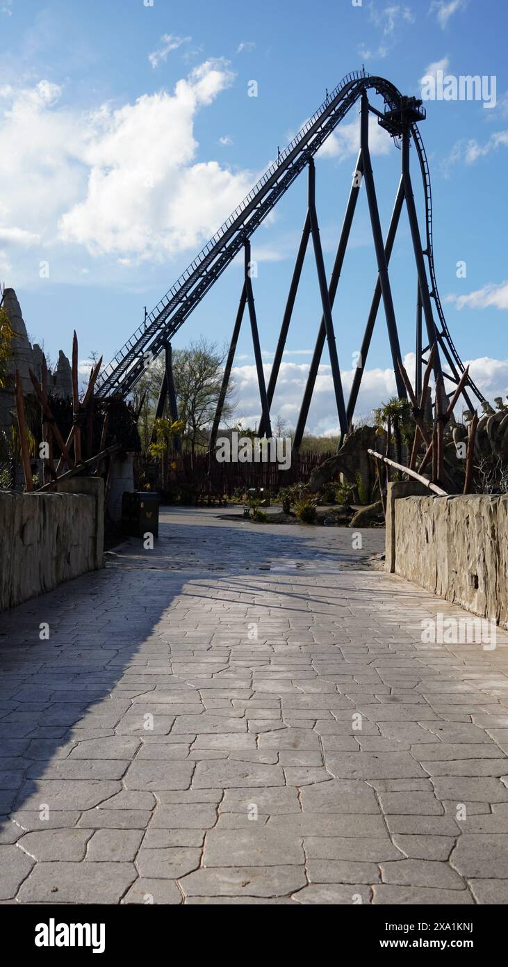 Rollercoaster "Kondaa" with lifthill and themed area in front of it, in ...