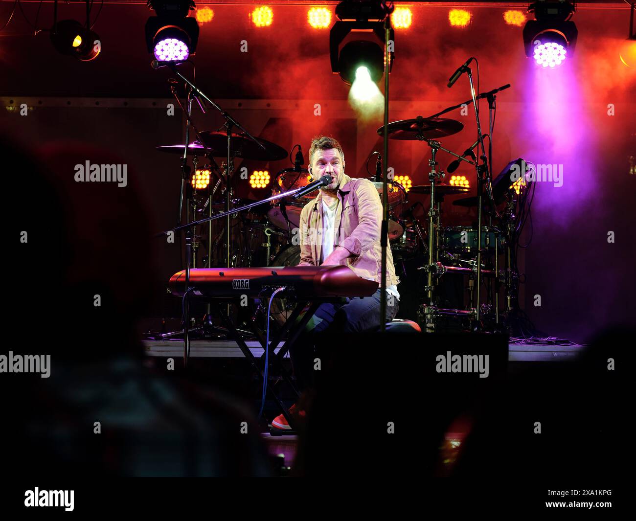 James band tour 2024 hi-res stock photography and images - Alamy