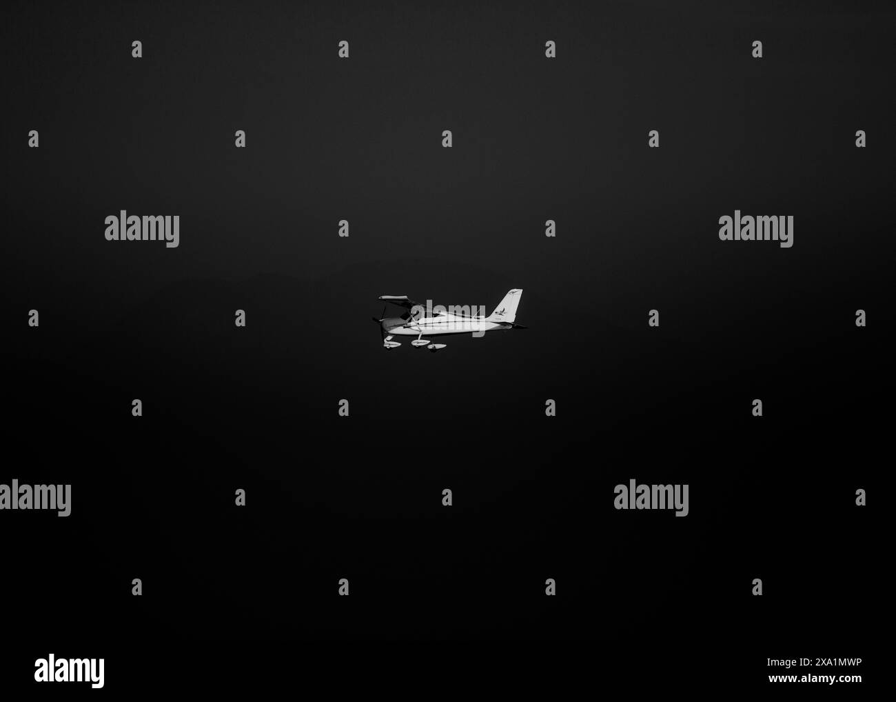 Aircraft flying in night sky hi-res stock photography and images - Alamy