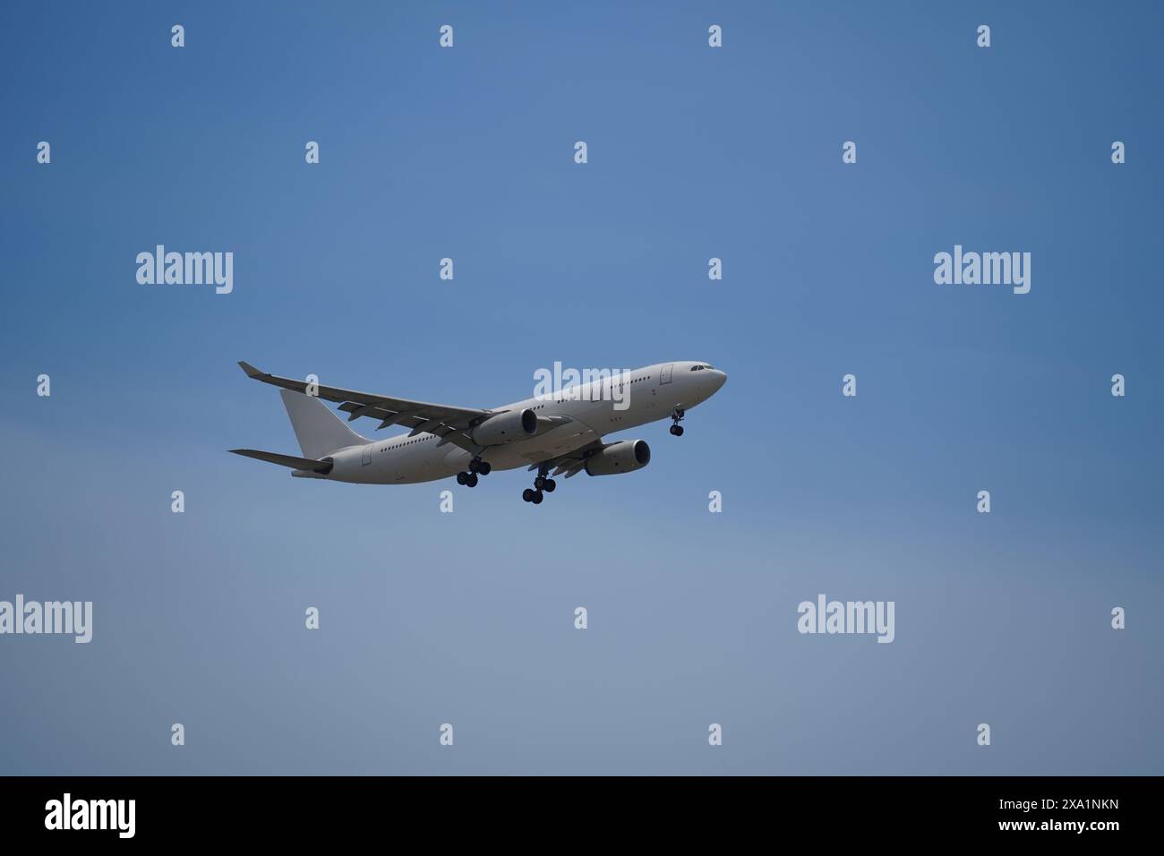 Big airplane landing in airport hi-res stock photography and images - Alamy