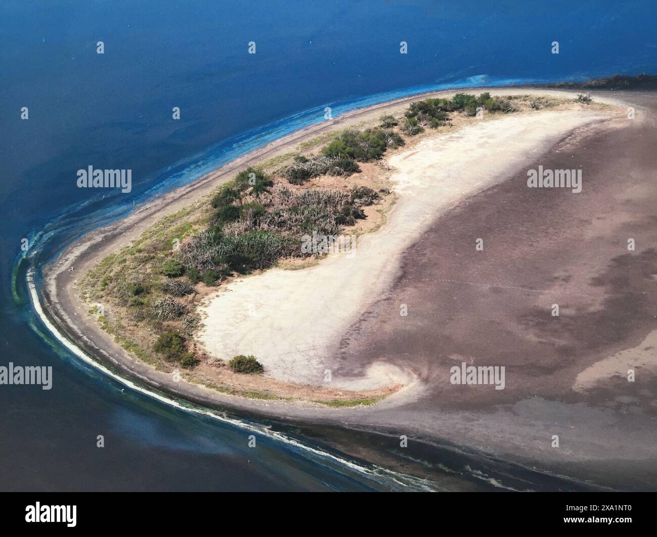 Remote unpopulated island hi-res stock photography and images - Alamy