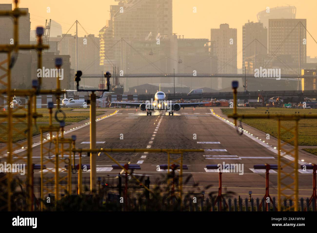 Aircraft landing takeoff taxiing terminal hi-res stock photography and ...