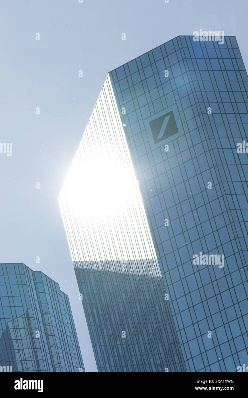 Reflecting sun on windows hi-res stock photography and images - Alamy