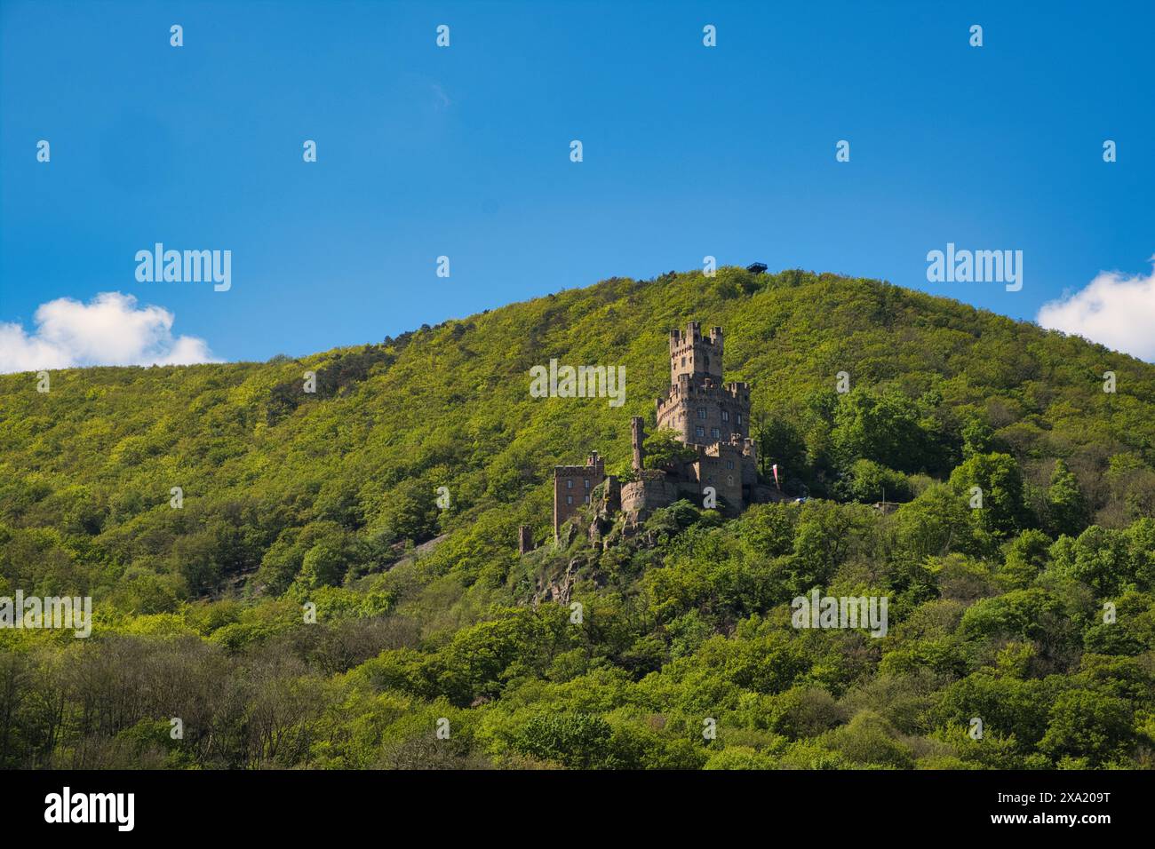 Majestic hilltop castle hi-res stock photography and images - Alamy