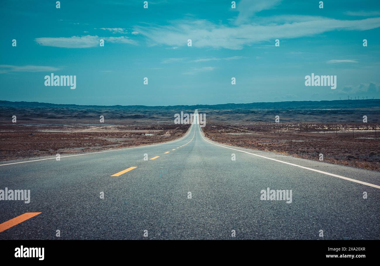Empty road stretching distant hi-res stock photography and images - Alamy