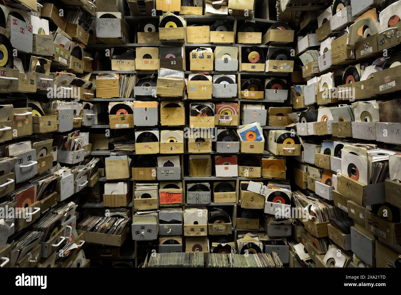 A room filled with thousands of old records Stock Photo - Alamy