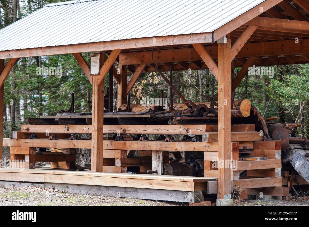 Lodge in forest setting hi-res stock photography and images - Alamy