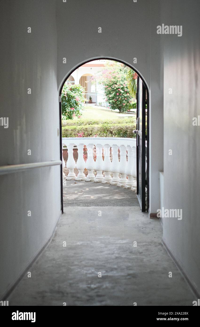 Elegant ornamental archway hi-res stock photography and images - Alamy