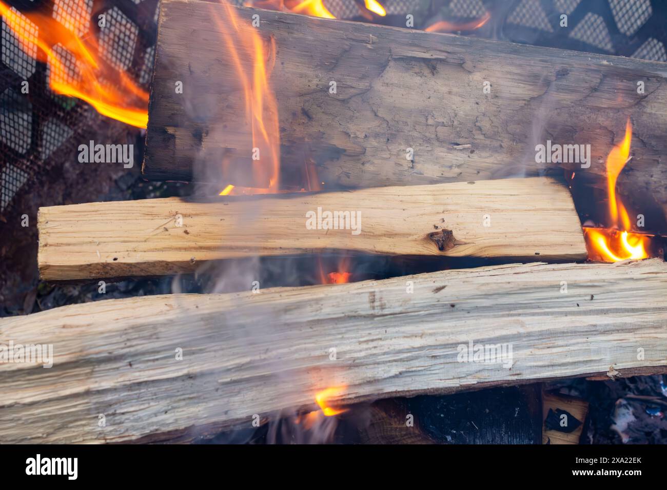 Firepit backyard hi-res stock photography and images - Alamy