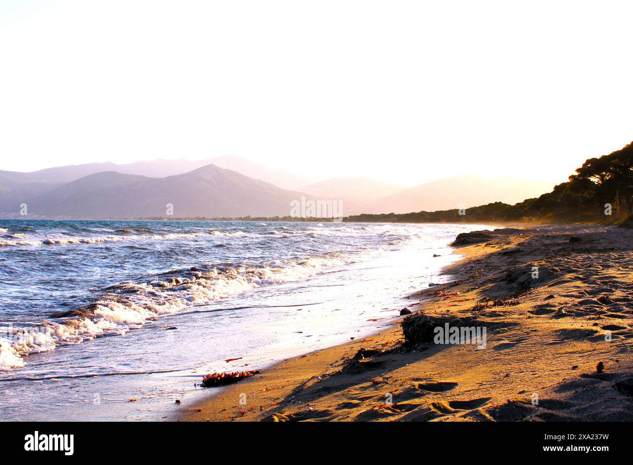 Water distant hi-res stock photography and images - Alamy