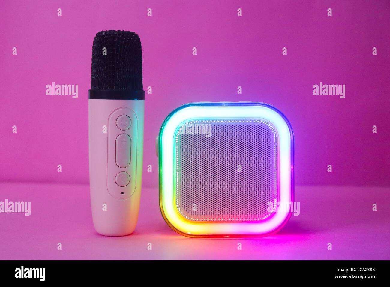 Bluetooth subwoofer hi-res stock photography and images - Alamy