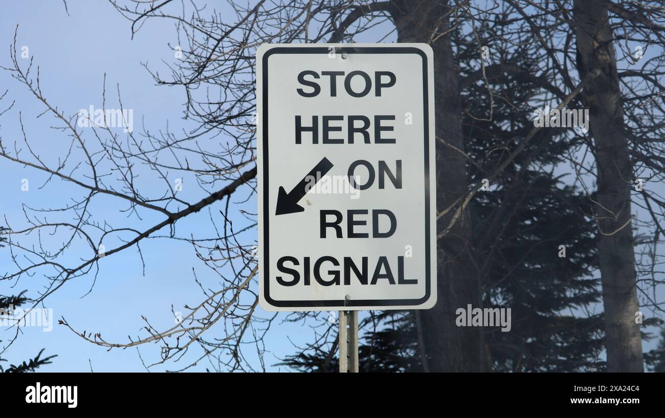 Intersection signal hi-res stock photography and images - Alamy