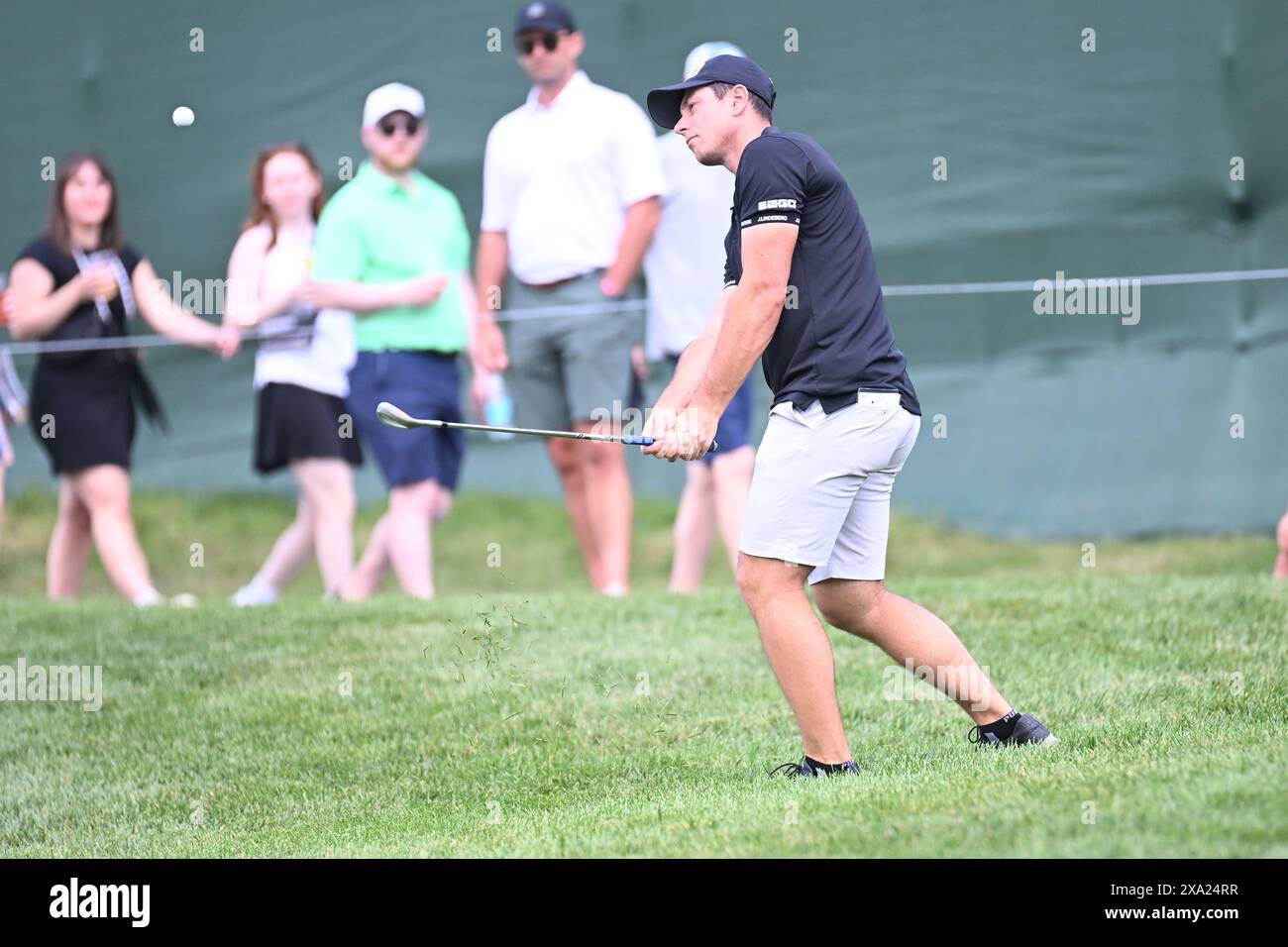 Dublin, Ohio, USA. 3rd June, 2024. Viktor Hovland (NOR) hits out of the ...