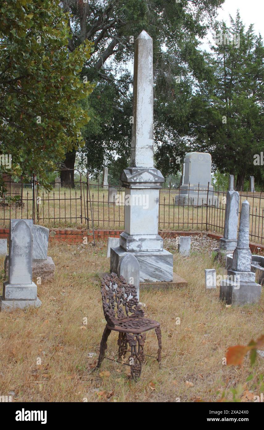 Cemetery greenery hi-res stock photography and images - Alamy