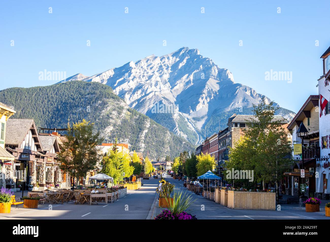 Main street in banff alberta hi-res stock photography and images - Alamy