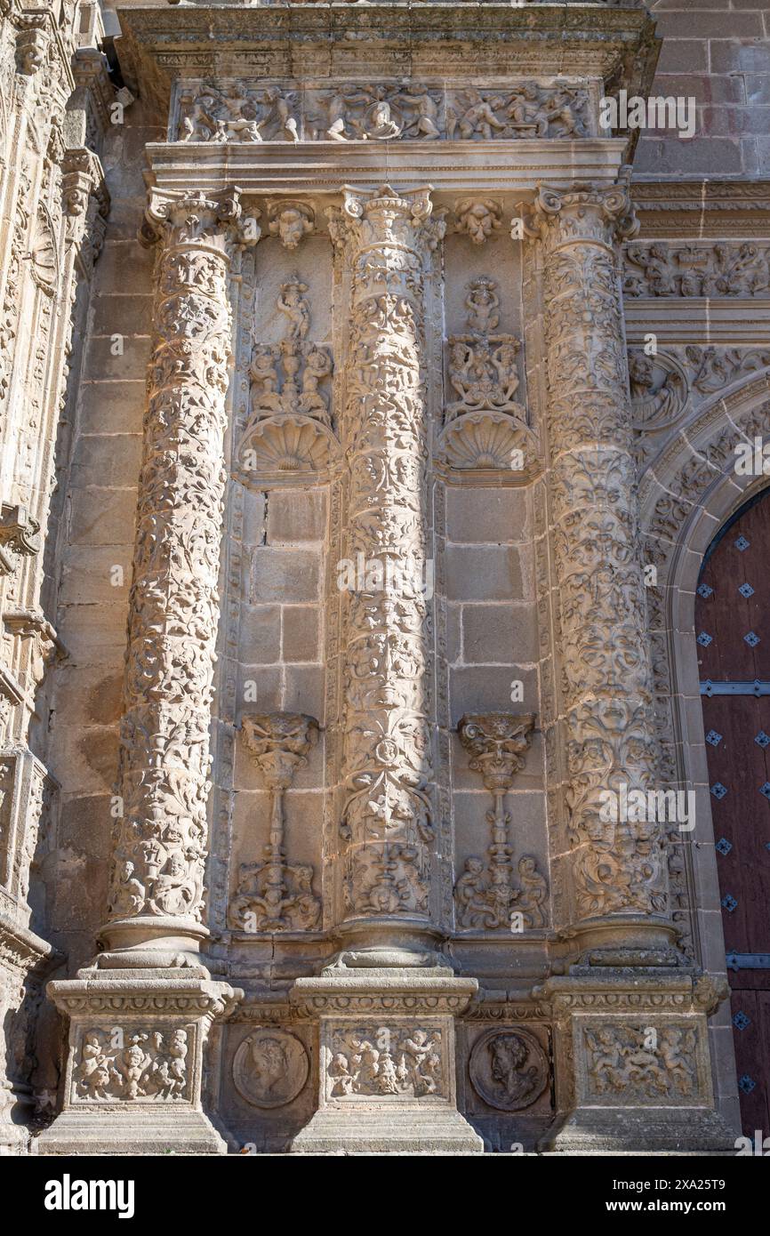 Renaissance columns hi-res stock photography and images - Alamy