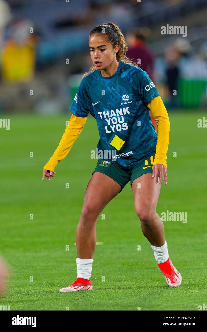 Sydney, Australia. 03rd June, 2024. Mary Fowler of Australia warms up ...